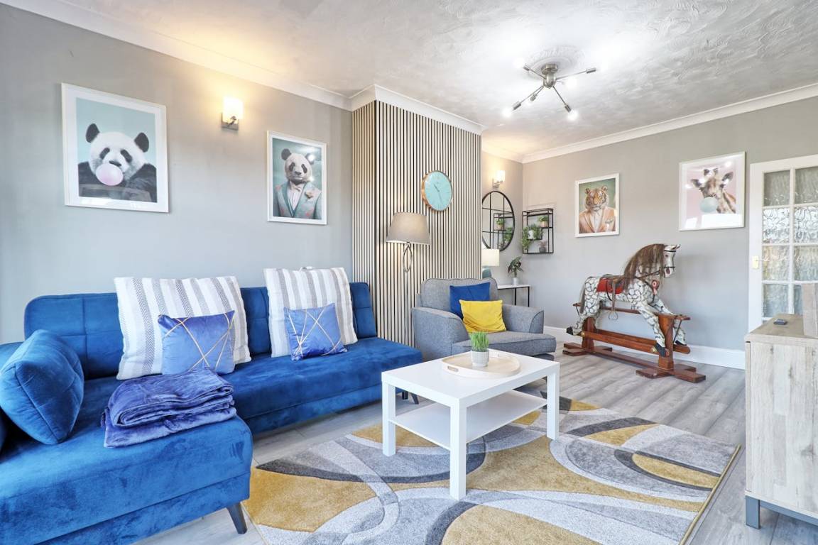 1400 M² House ∙ 3 Bedrooms ∙ 7 Guests - Southend-on-Sea