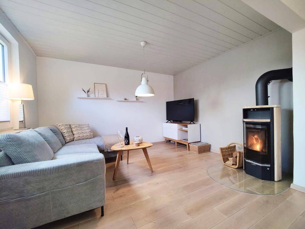 100 M² Ferienhaus ∙ 3 Schlafzimmer ∙ 8 Gäste - Wesselburen