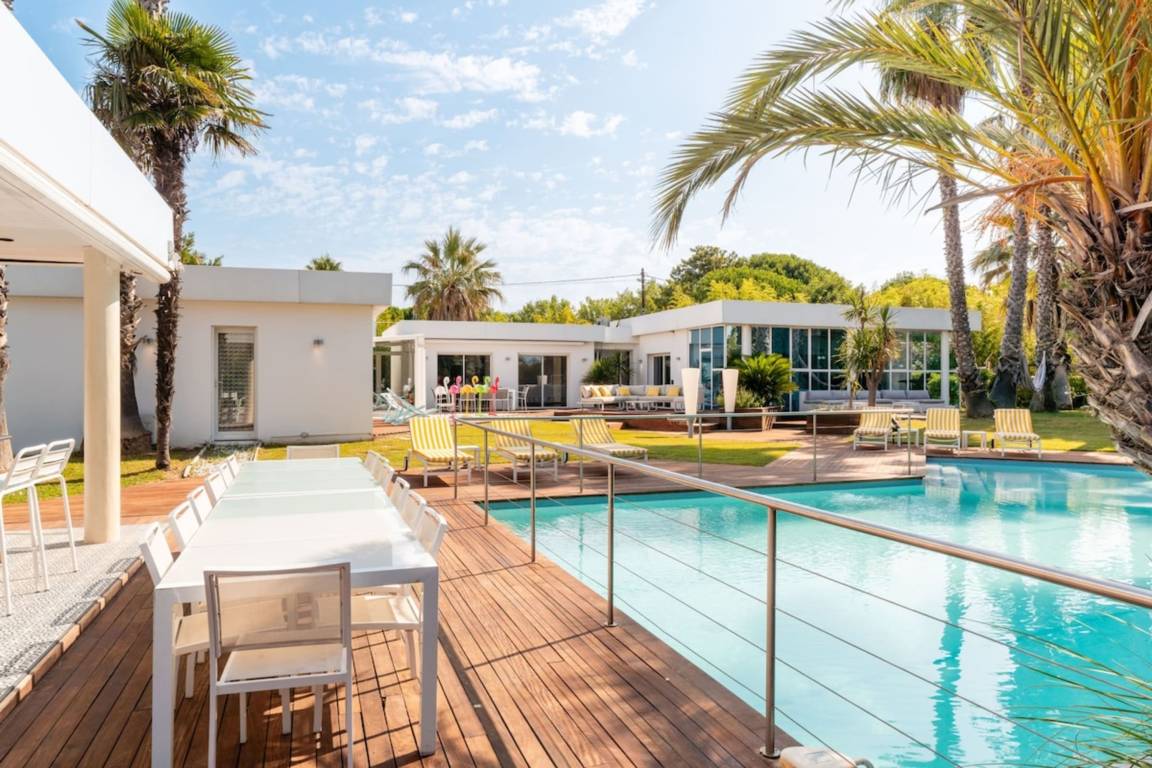 318 M² Apartment ∙ 8 Bedrooms ∙ 16 Guests - Agde