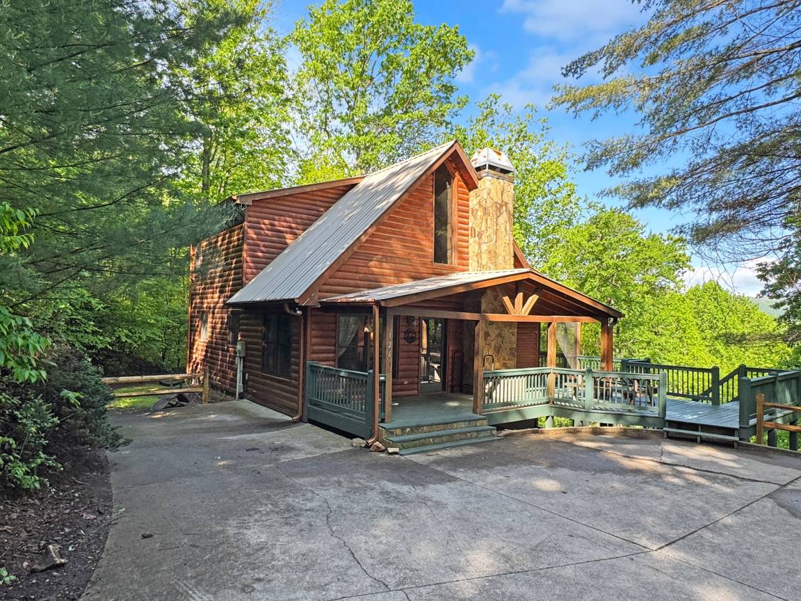 Cabin ∙ 3 Bedrooms ∙ 8 Guests - Blue Ridge, GA