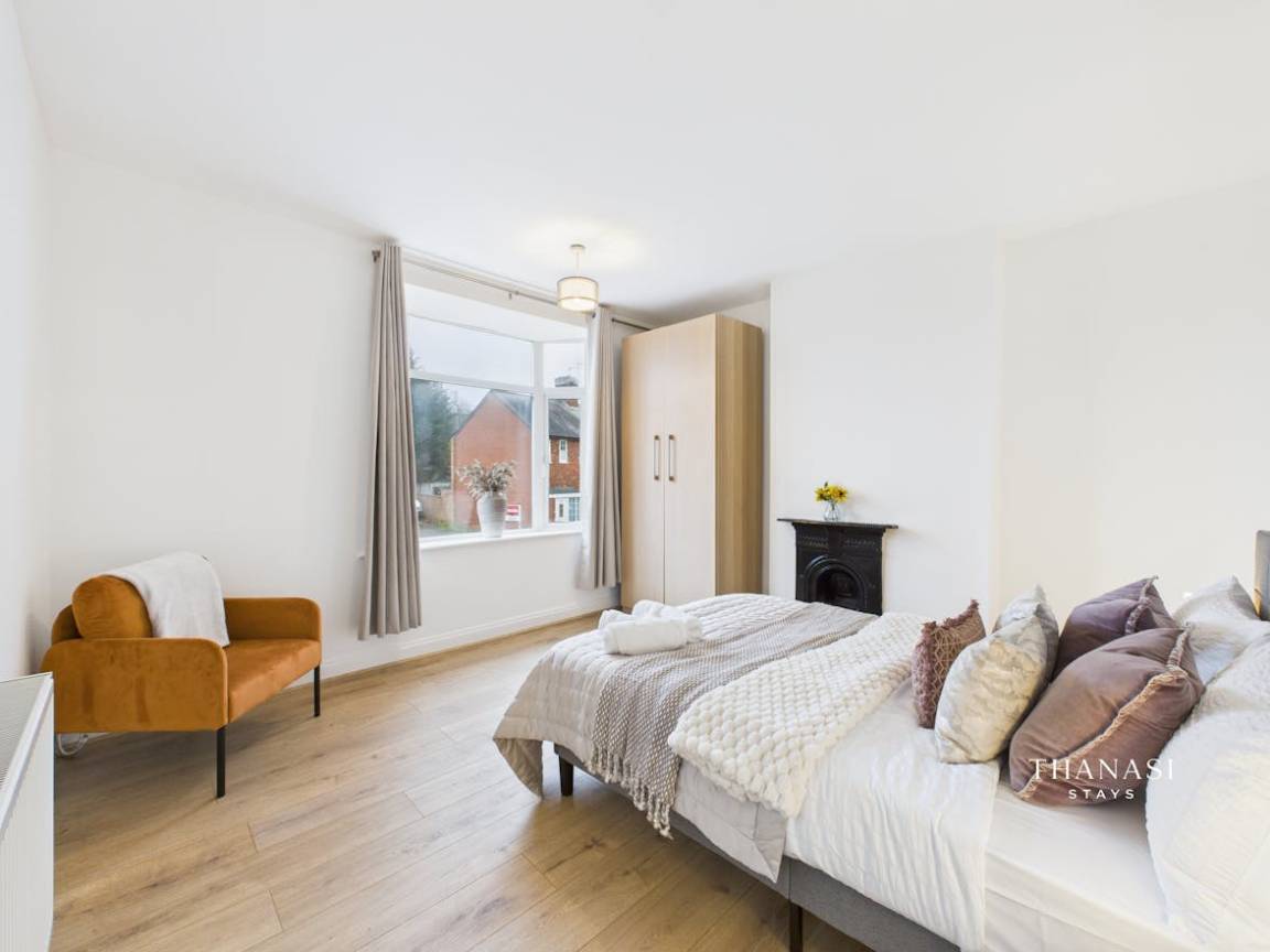 75 M² House ∙ 2 Bedrooms ∙ 5 Guests - Leicester