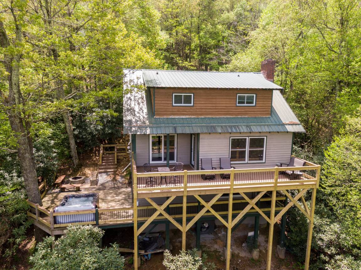 Cabin ∙ 3 Bedrooms ∙ 11 Guests - Appalachian State University, Boone