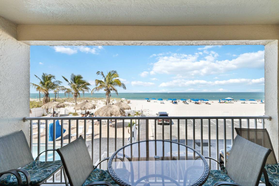 126 M² Condo ∙ 3 Bedrooms ∙ 8 Guests - Madeira Beach, FL
