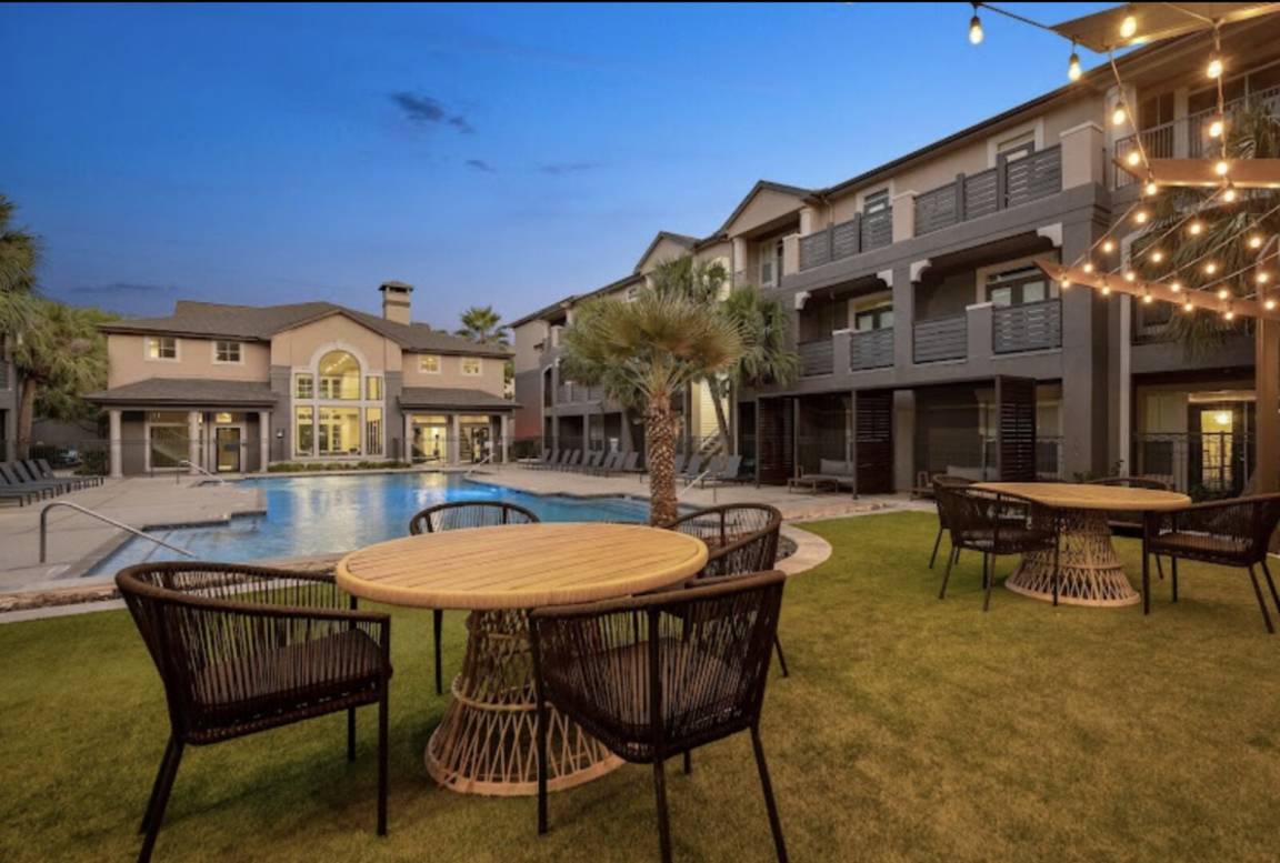 83 M² Apartment ∙ 1 Bedroom ∙ 1 Guest - Houston, TX