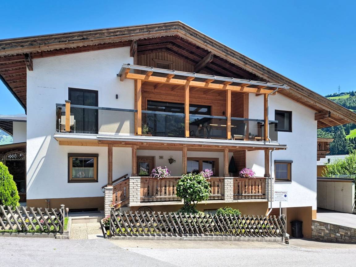 83 M² Ferienwohnung ∙ 2 Schlafzimmer ∙ 4 Gäste - Hippach