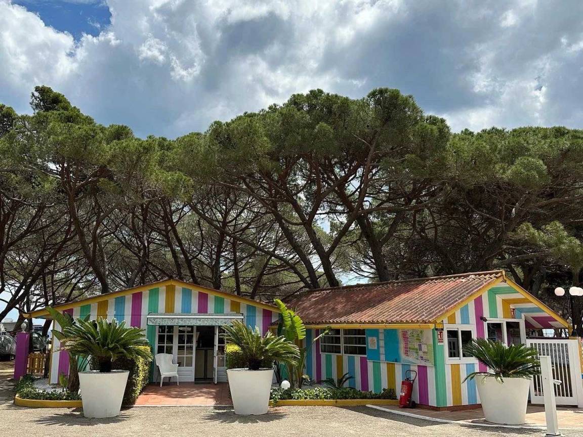 30 M² Camping-unterkunft ∙ 1 Schlafzimmer ∙ 4 Gäste - Vall-llobrega