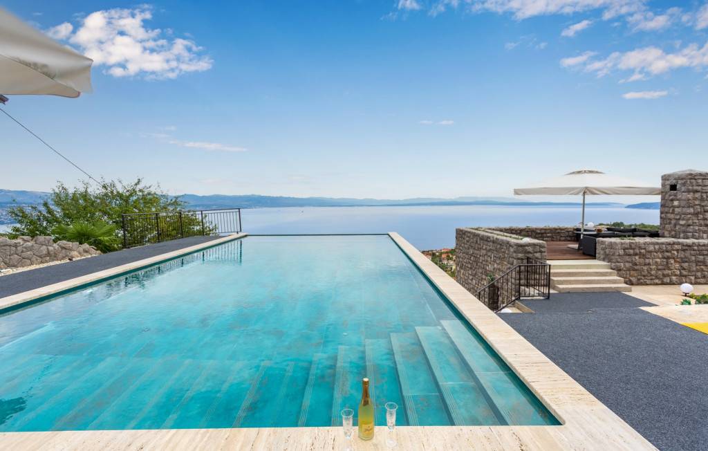 200 M² Villa ∙ 4 Bedrooms ∙ 8 Guests - Rijeka