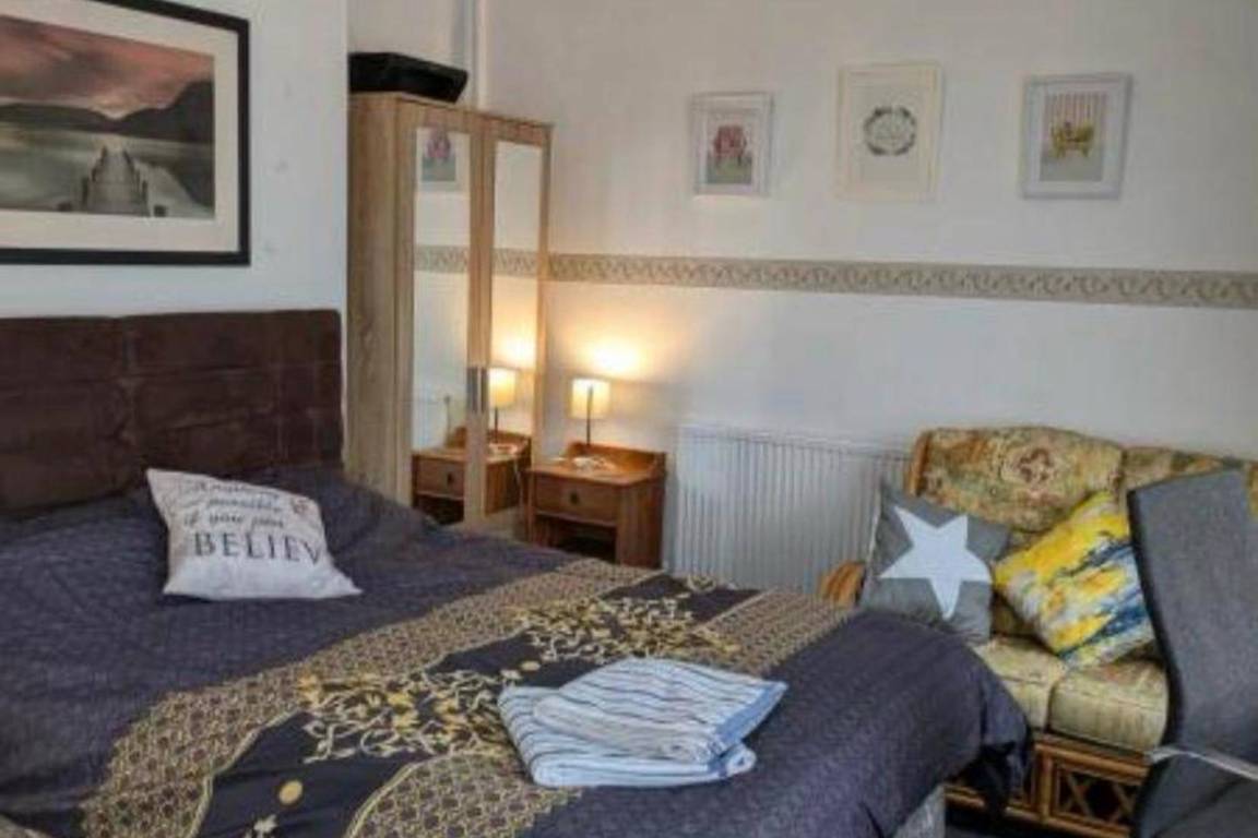85 M² Cottage ∙ 4 Bedrooms ∙ 8 Guests - Leicester