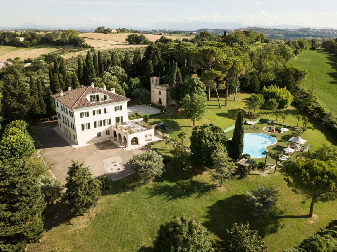 Villa ∙ 10 Chambres ∙ 16 Personnes - Macerata