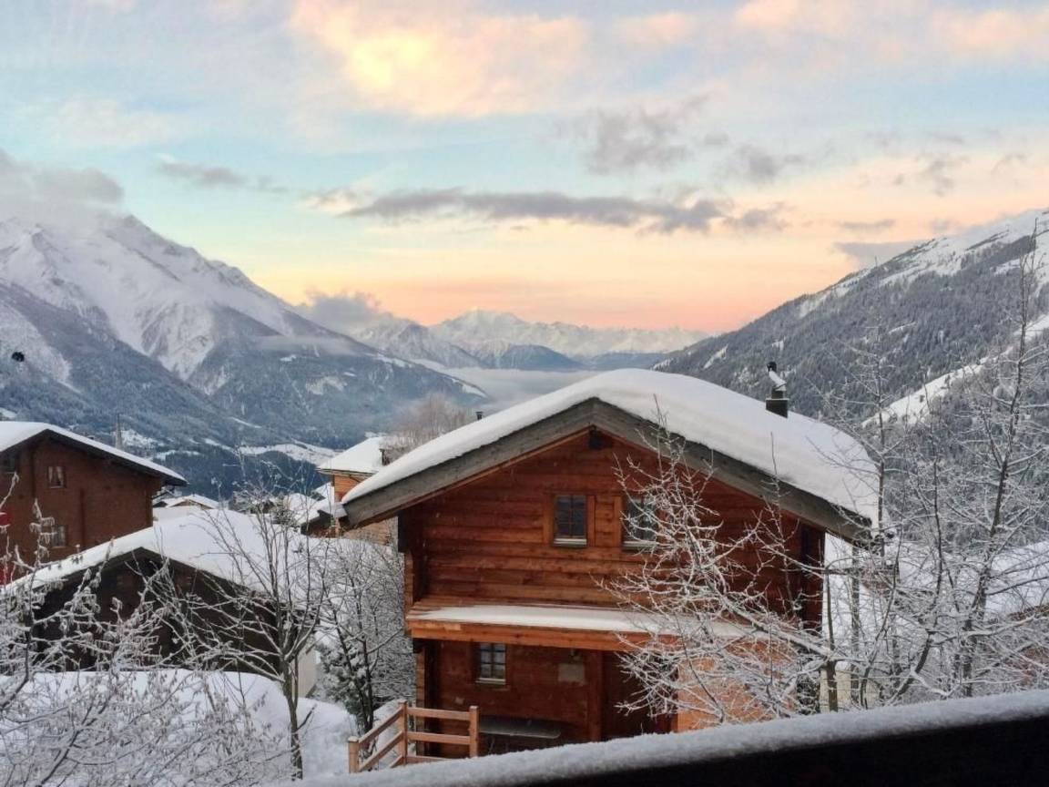 90 M² Ferienhaus ∙ 1 Schlafzimmer ∙ 6 Gäste - Fiesch