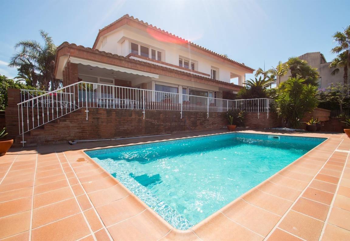 453 M² Villa ∙ 5 Habitaciones ∙ 10 Huéspedes - Canet de Mar