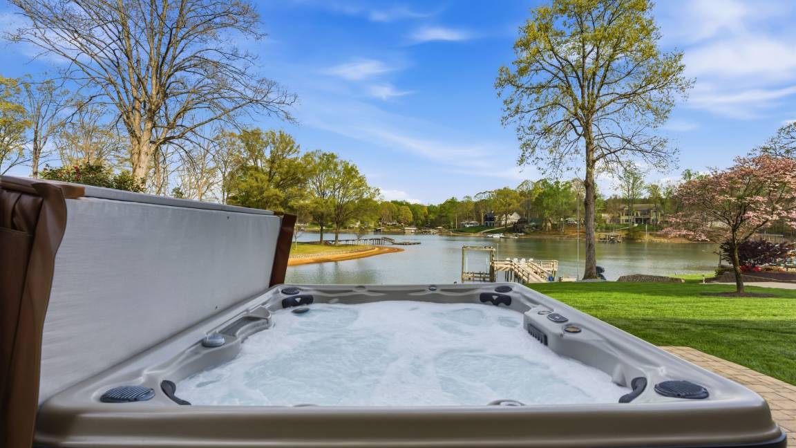 321 M² House ∙ 4 Bedrooms ∙ 11 Guests - Denver, NC