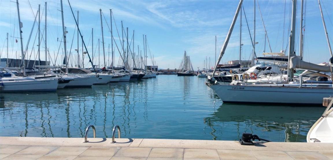 54 M² House ∙ 2 Bedrooms ∙ 4 Guests - Elche