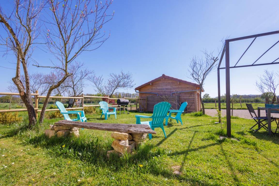 105 M² Gîte ∙ 3 Chambres ∙ 8 Personnes - Ain