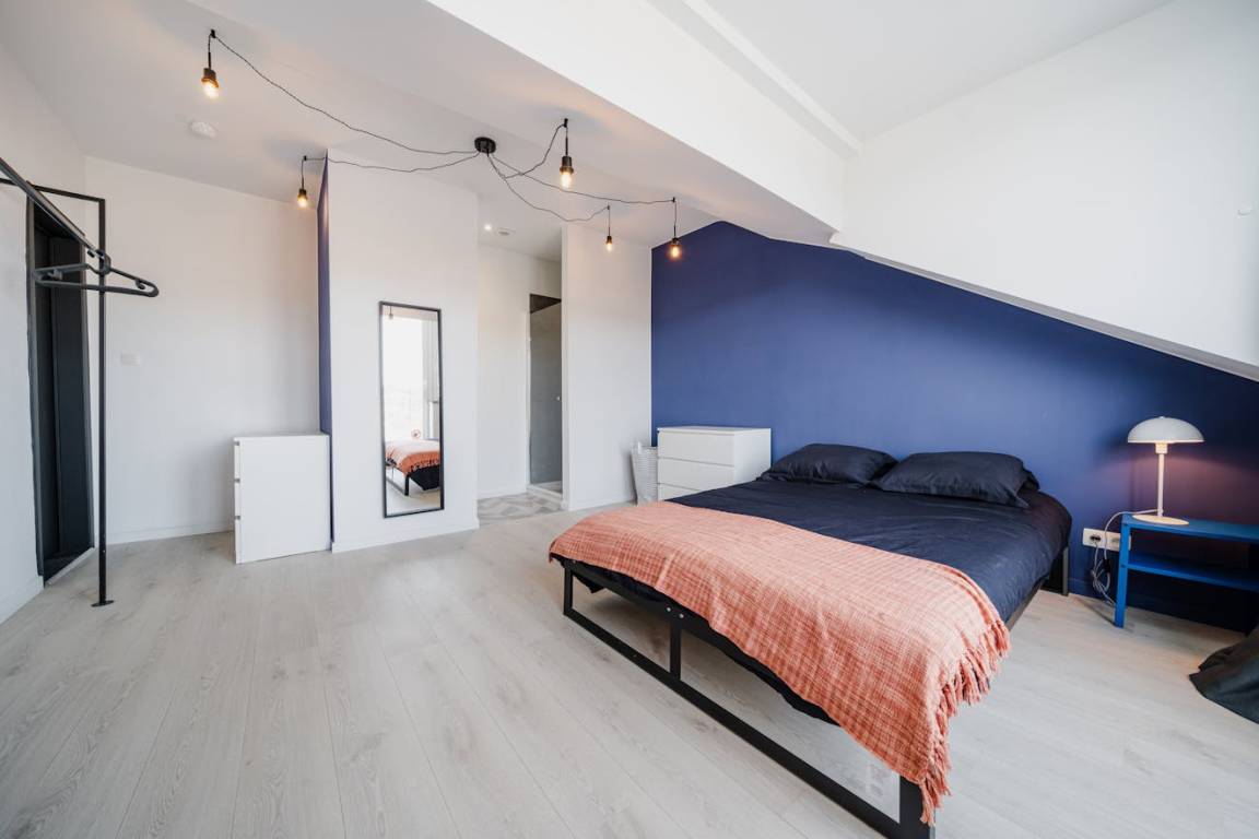 320 M² Chambre Privée ∙ 1 Chambre ∙ 8 Personnes - Verviers
