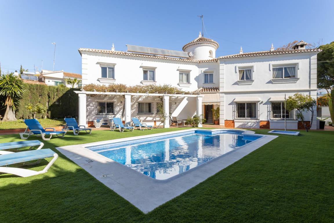 220 M² House ∙ 6 Bedrooms ∙ 10 Guests - Nerja