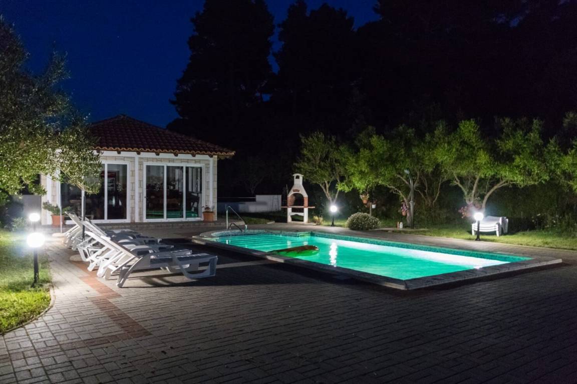 80 M² Apartment ∙ 2 Bedrooms ∙ 5 Guests - Rab