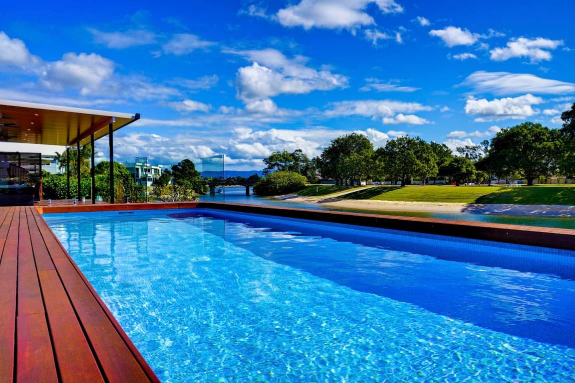 979 M² House ∙ 5 Bedrooms ∙ 11 Guests - Broadbeach
