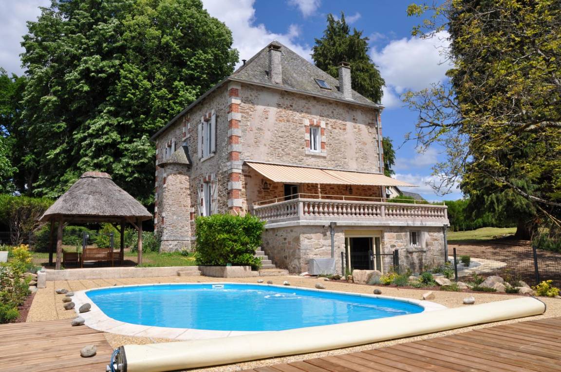 225 M² Gîte ∙ 5 Chambres ∙ 10 Personnes - Tulle