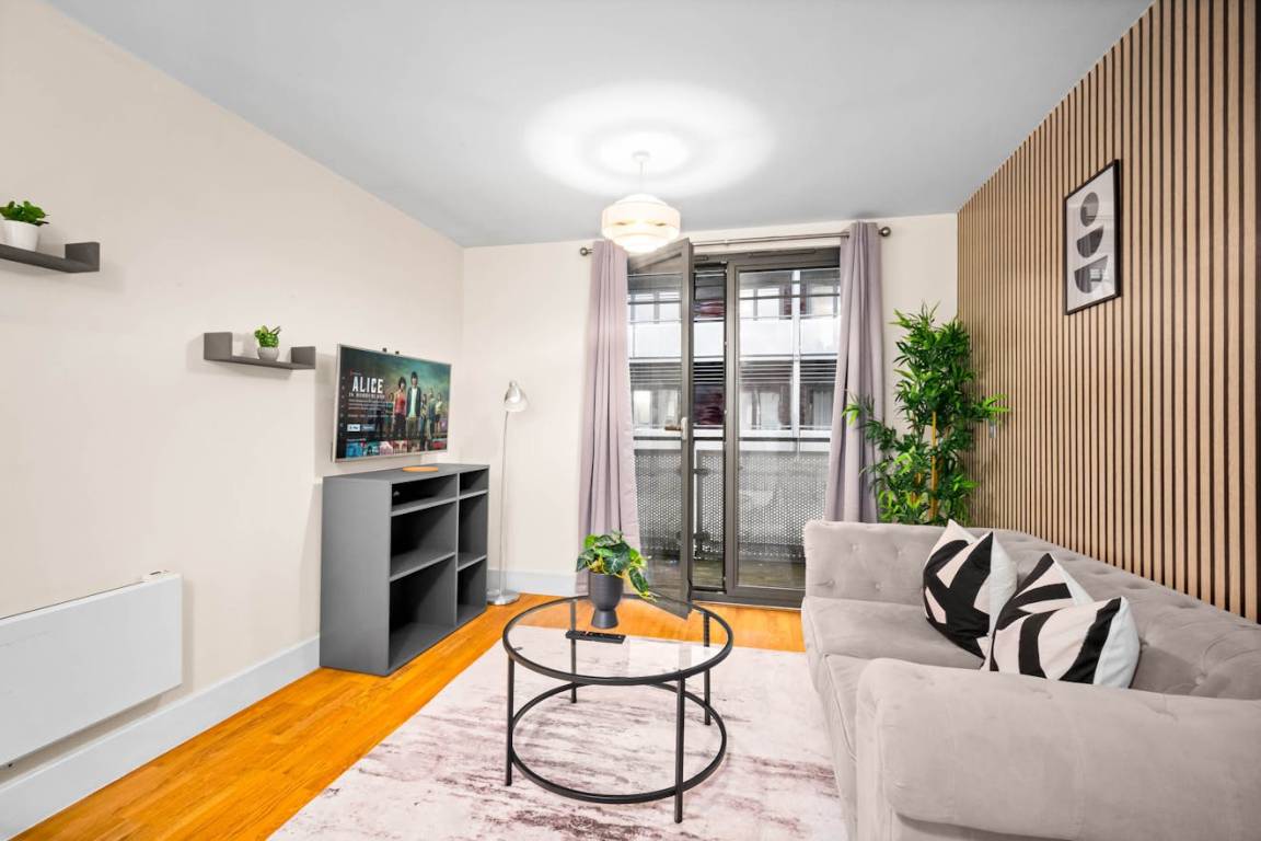 65 M² Apartment ∙ 1 Bedroom ∙ 2 Guests - Solihull