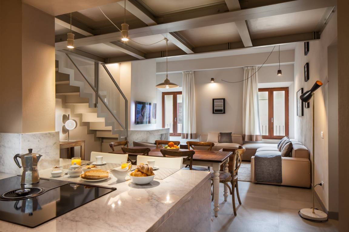 1400 M² Apartment ∙ 4 Bedrooms ∙ 8 Guests - Siena