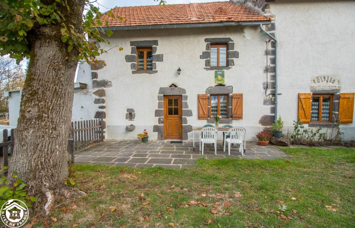 85 M² Gîte ∙ 1 Bedroom ∙ 4 Guests - Auvergne