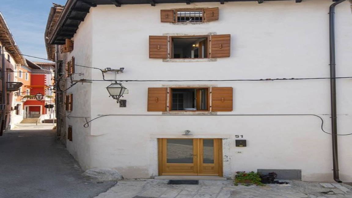 100 M² Huis ∙ 2 Slaapkamers ∙ 6 Gasten - Peroj