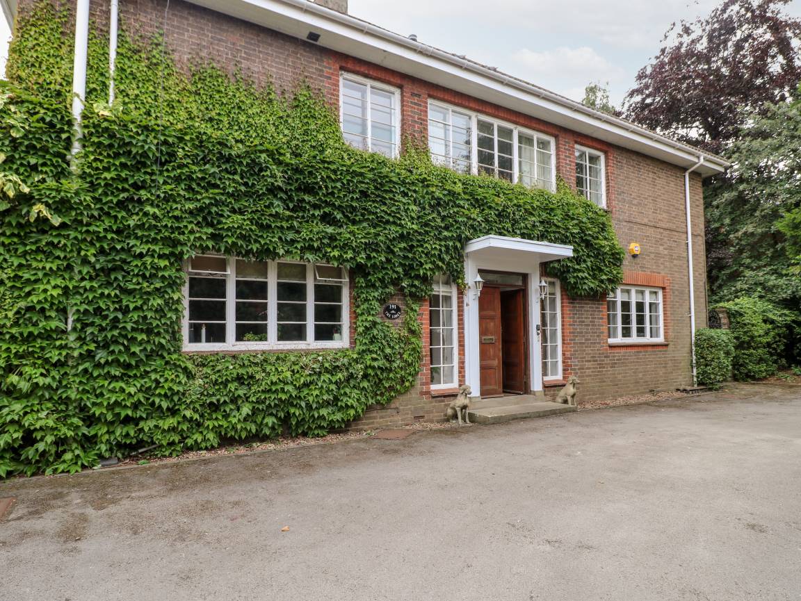 Cottage ∙ 7 Bedrooms ∙ 17 Guests - Leicestershire