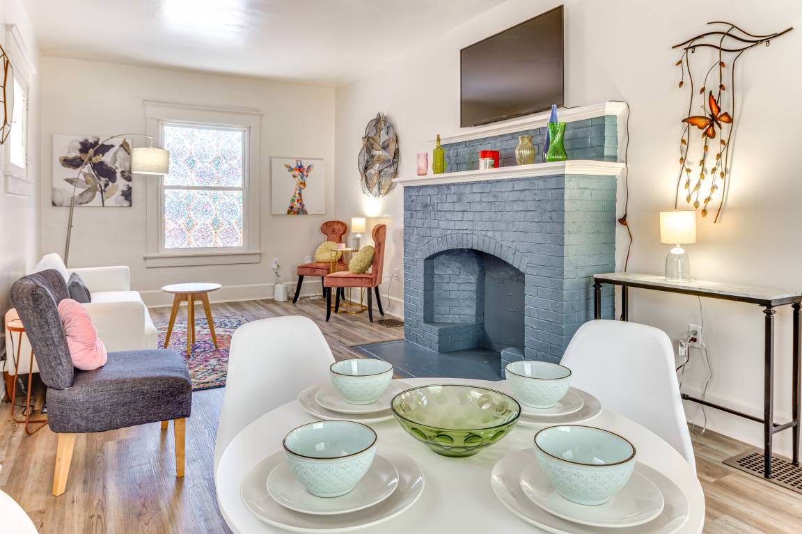 139 M² House ∙ 2 Bedrooms ∙ 5 Guests - Broad Ripple, IN