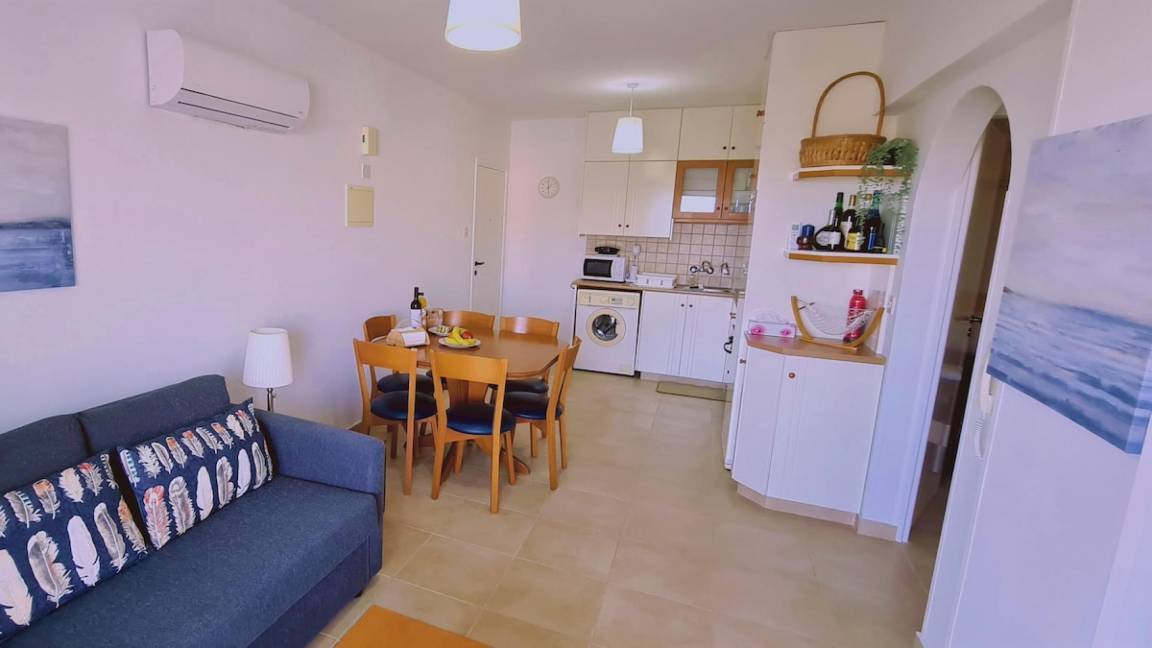 75 M² Apartment ∙ 2 Bedrooms ∙ 5 Guests - Larnaca