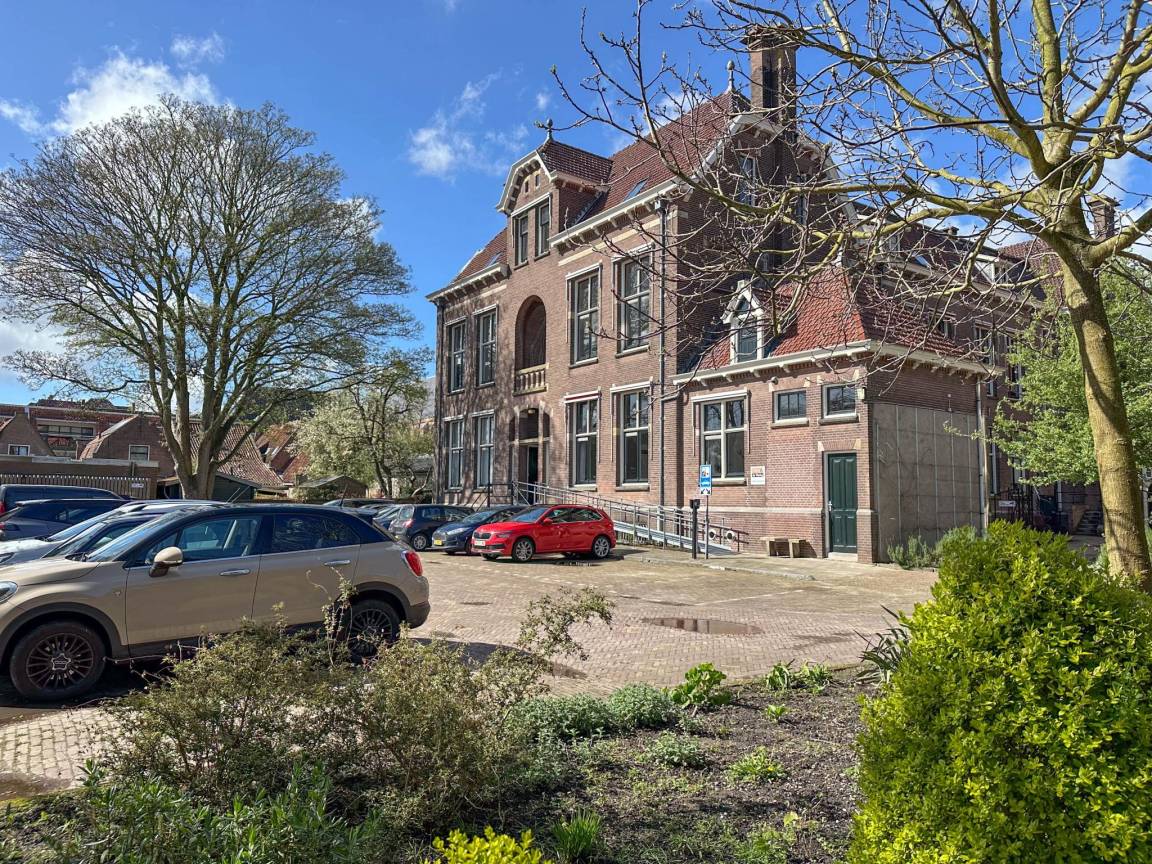 185 M² House ∙ 11 Bedrooms ∙ 32 Guests - Enkhuizen