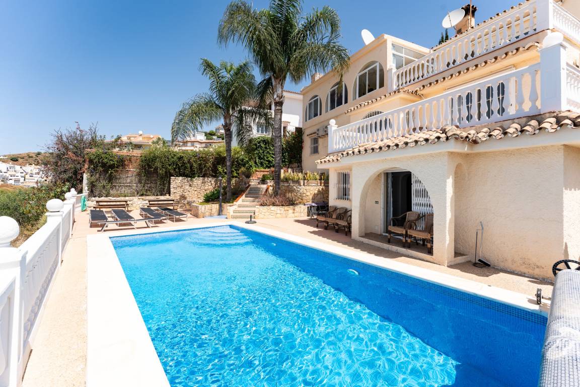 300 M² Villa ∙ 7 Bedrooms ∙ 13 Guests - Mijas
