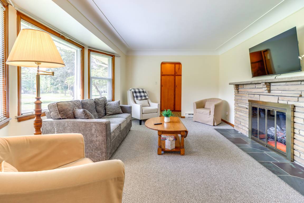 176 M² House ∙ 3 Bedrooms ∙ 7 Guests - Southfield, MI