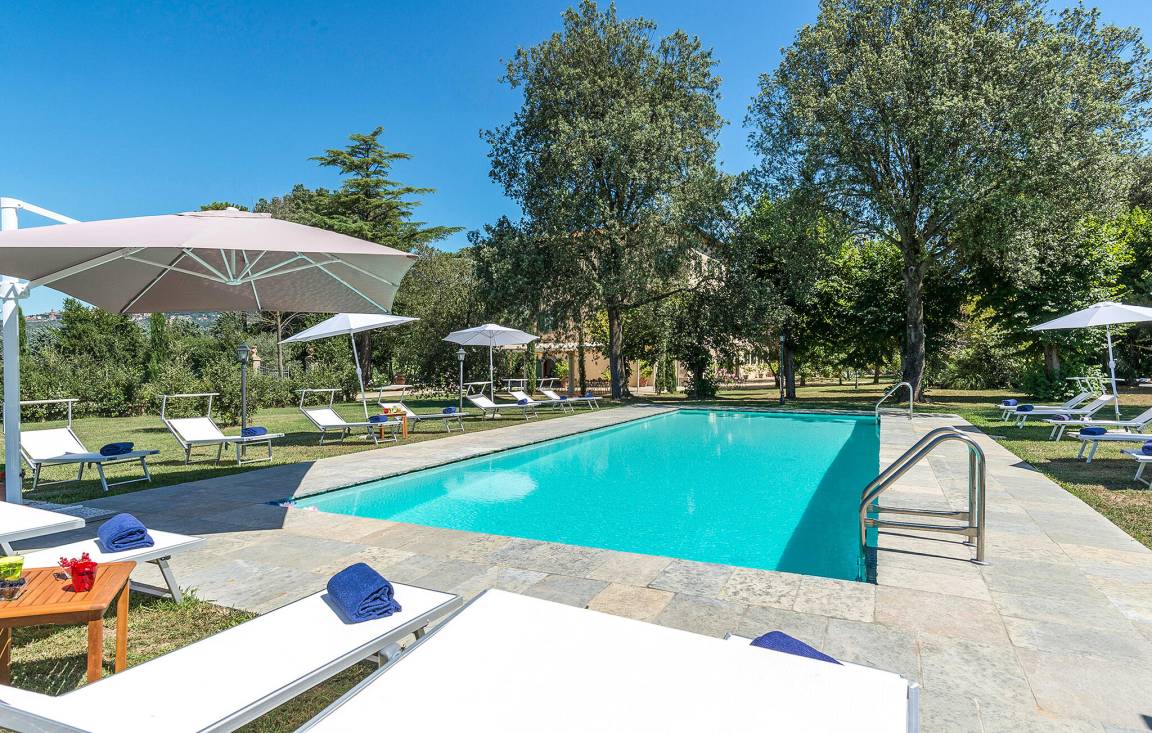 1000 M² Huis ∙ 8 Slaapkamers ∙ 18 Gasten - Cortona