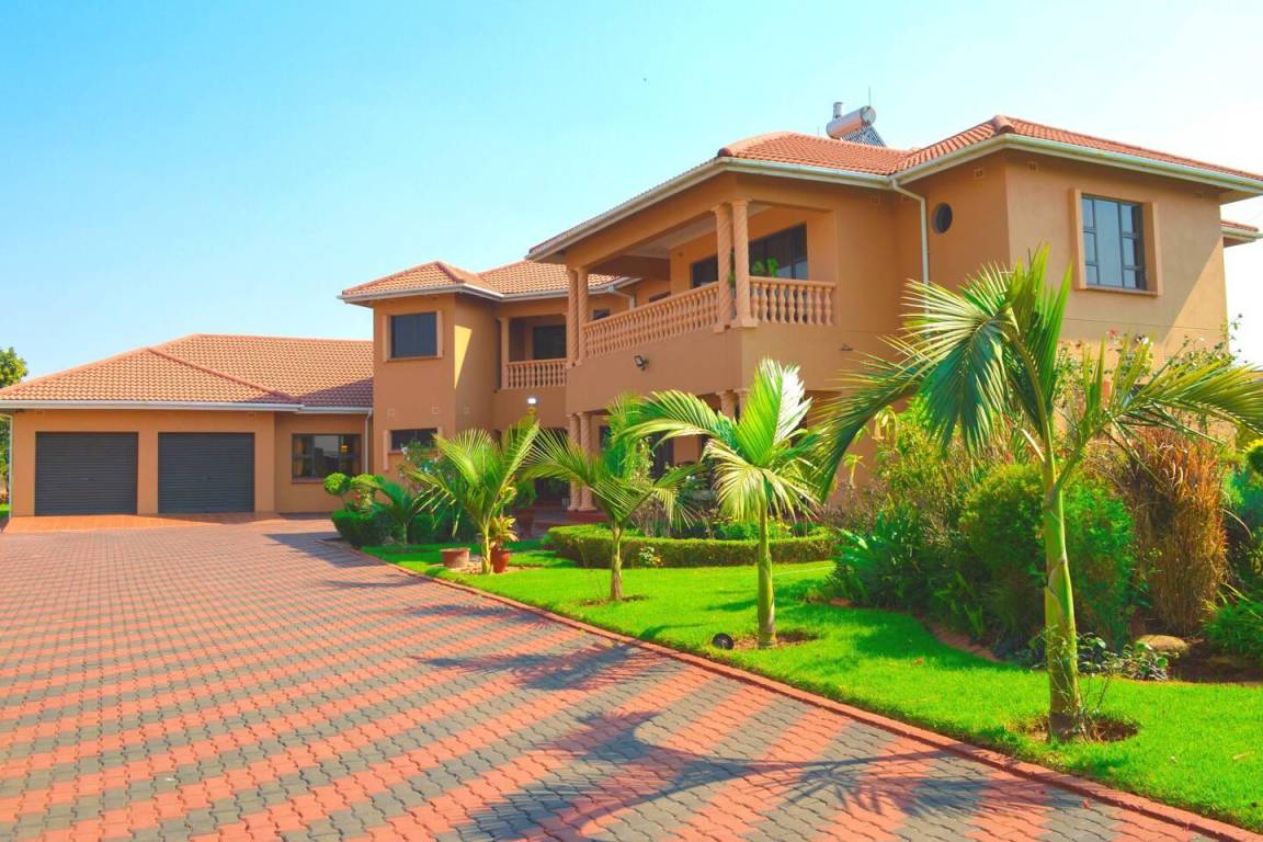 400 M² Villa ∙ 4 Chambres ∙ 8 Personnes - Harare