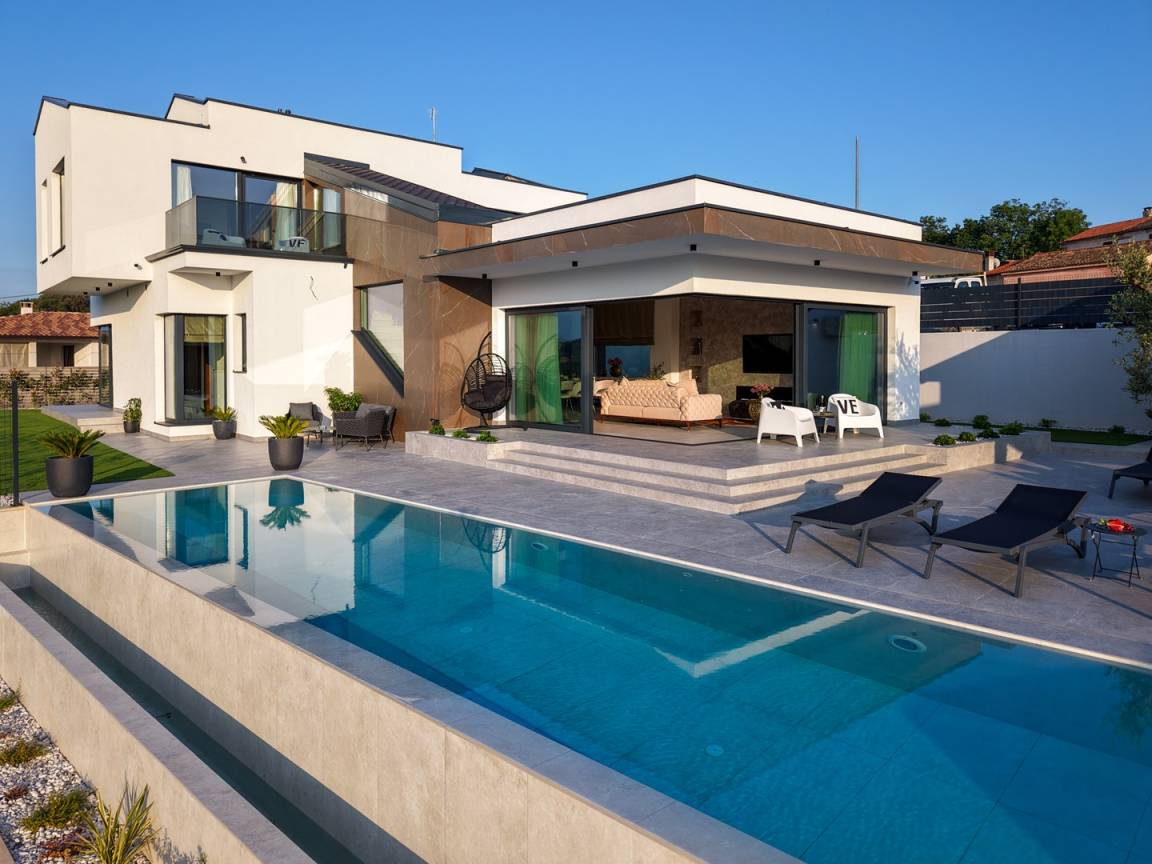 250 M² Villa ∙ 4 Bedrooms ∙ 8 Guests - Koper