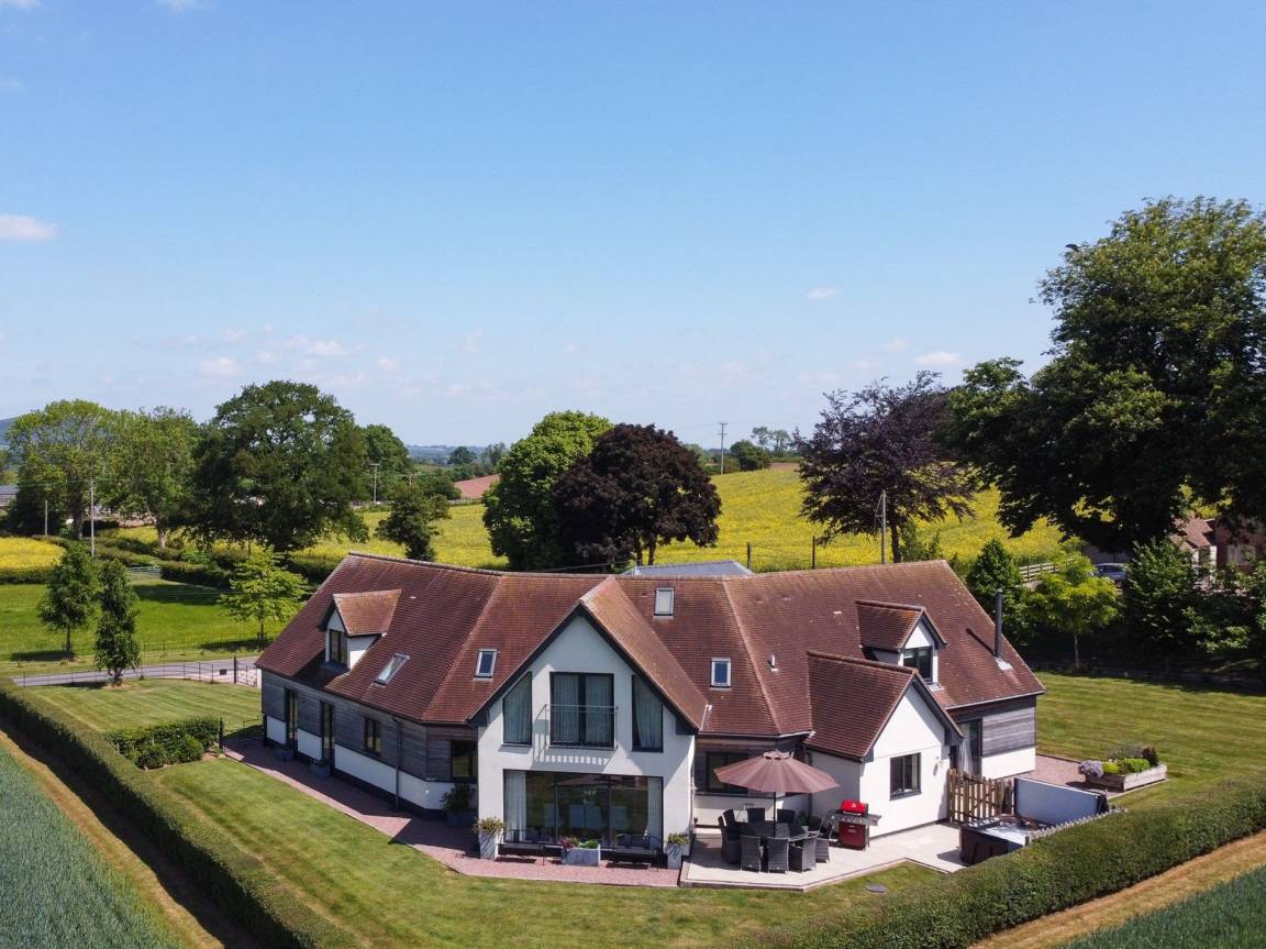 Cottage ∙ 5 Bedrooms ∙ 10 Guests - Hereford