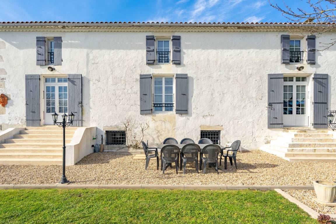 200 M² Maison De Vacances ∙ 4 Chambres ∙ 15 Personnes - Semussac