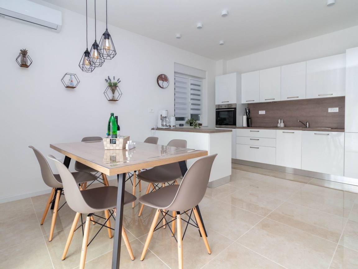 75 M² Apartment ∙ 2 Bedrooms ∙ 5 Guests - Privlaka