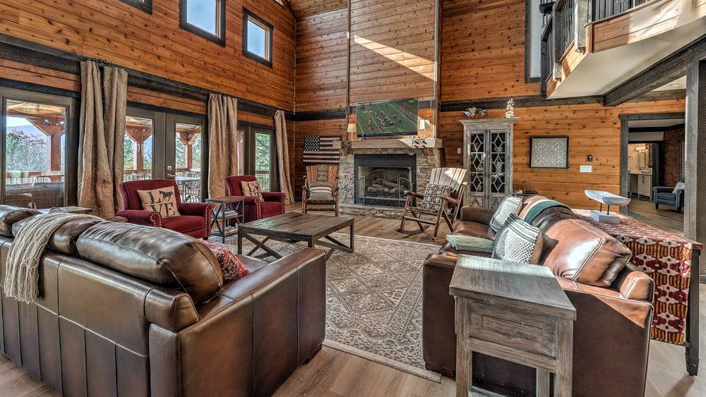 Cabin ∙ 4 Bedrooms ∙ 13 Guests - Blairsville, GA