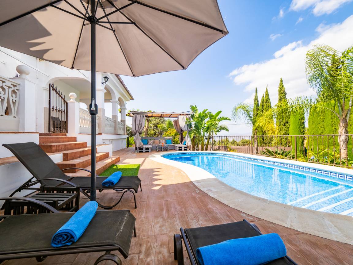 180 M² Villa ∙ 3 Bedrooms ∙ 6 Guests - Alhaurín el Grande
