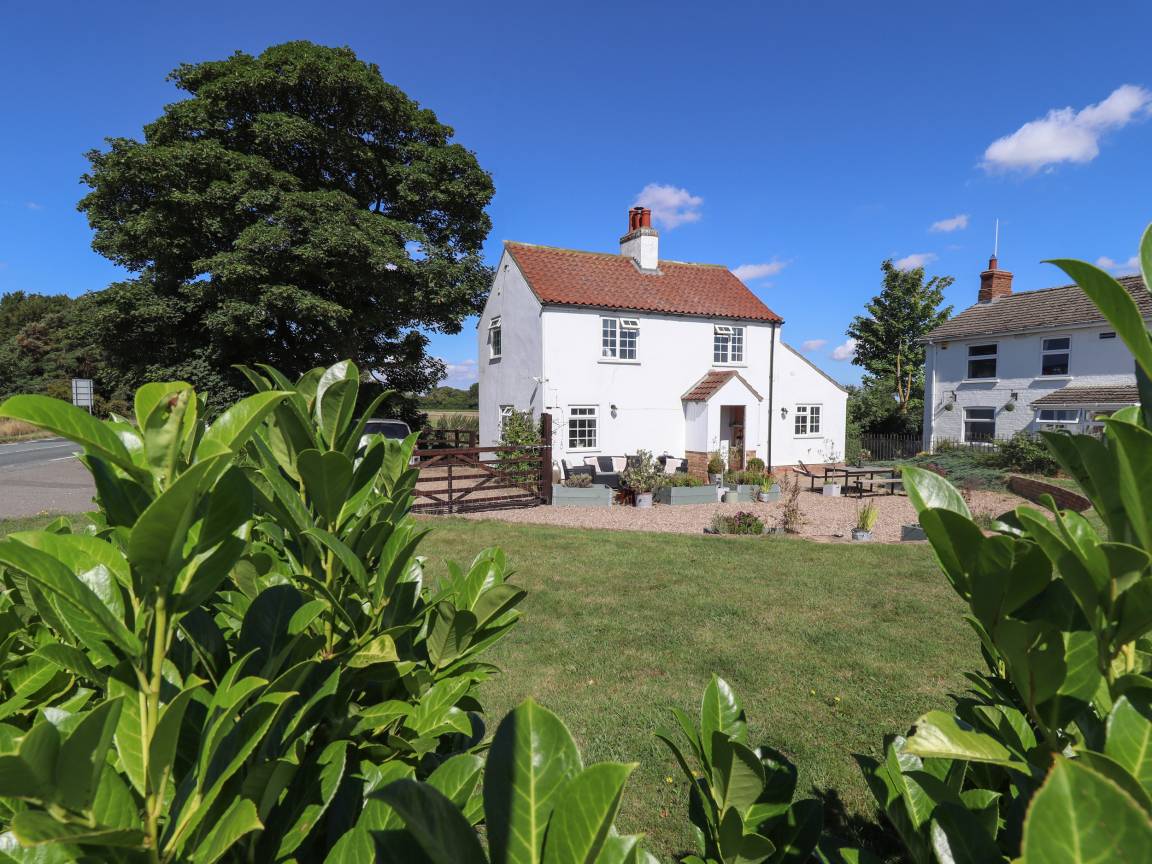 Cottage ∙ 2 Bedrooms ∙ 4 Guests - Louth