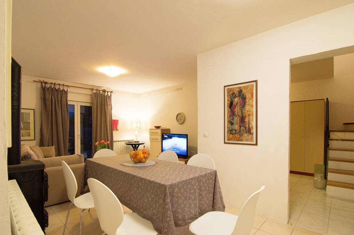 125 M² Apartment ∙ 3 Bedrooms ∙ 6 Guests - Banjole
