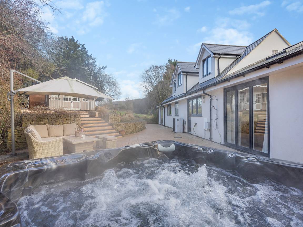Cottage ∙ 5 Bedrooms ∙ 10 Guests - Painswick