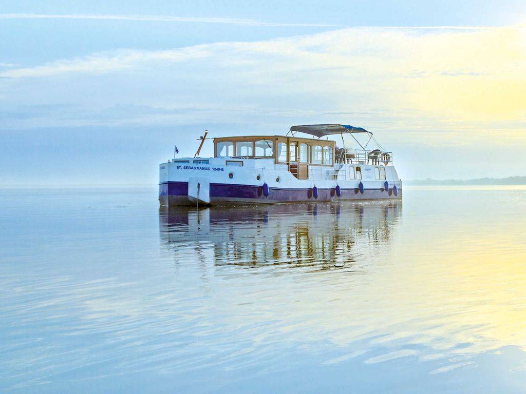 Houseboat ∙ 4 Bedrooms ∙ 12 Guests - Berlin