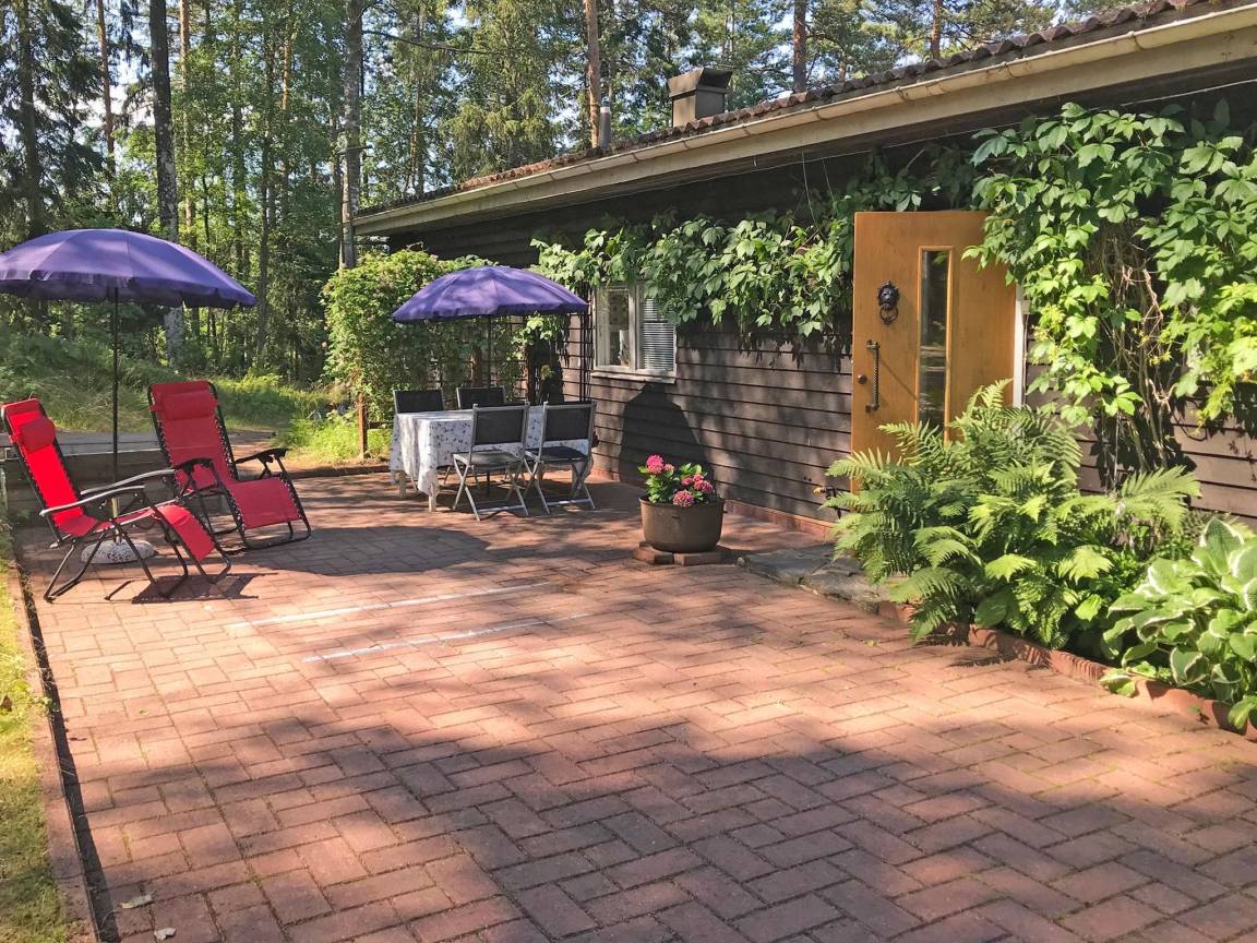 115 M² Talo ∙ 6 Makuuhuonetta ∙ 12 Vierasta - Karjalohja