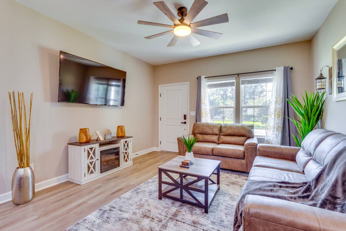 111 M² Apartment ∙ 3 Bedrooms ∙ 6 Guests - Tallahassee, FL