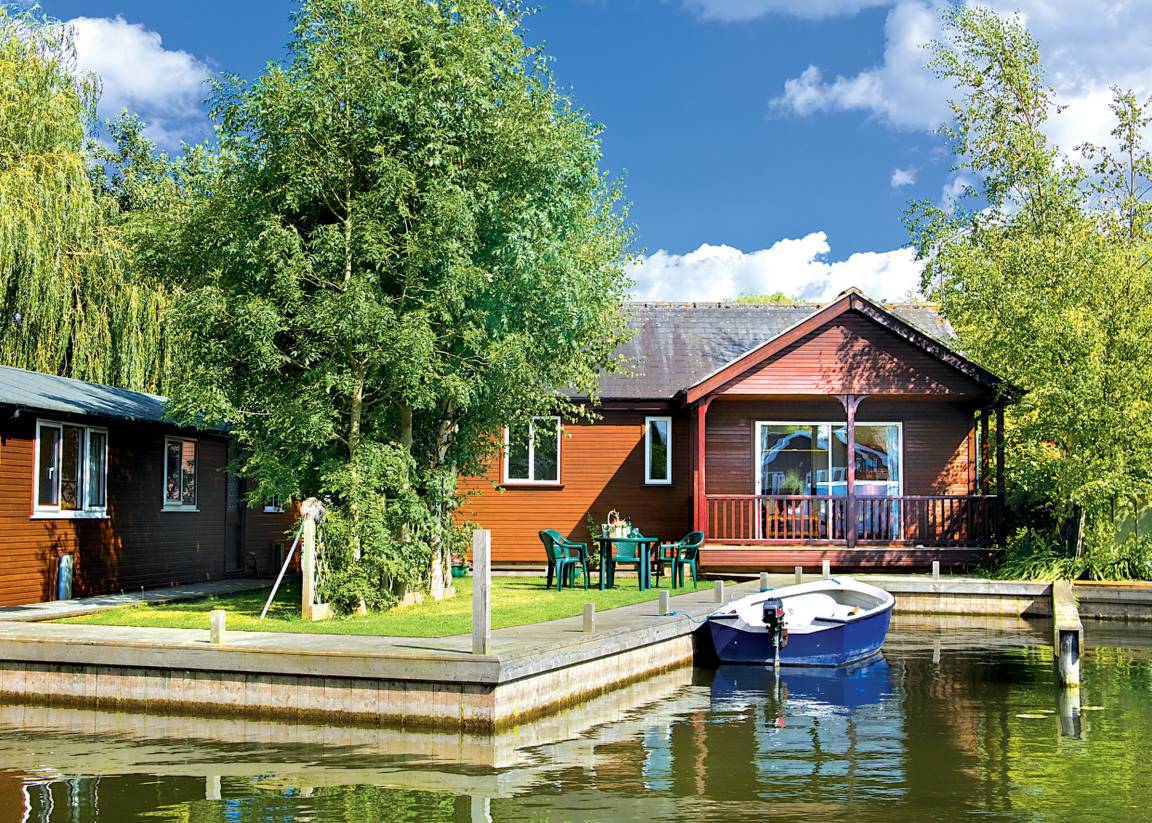 Bungalow ∙ 2 Bedrooms ∙ 4 Guests - Wroxham