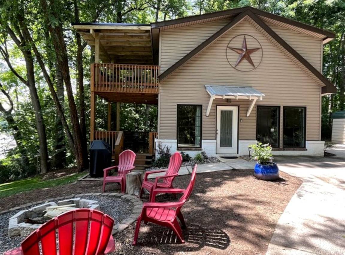 House ∙ 3 Bedrooms ∙ 6 Guests - Belmont, NC
