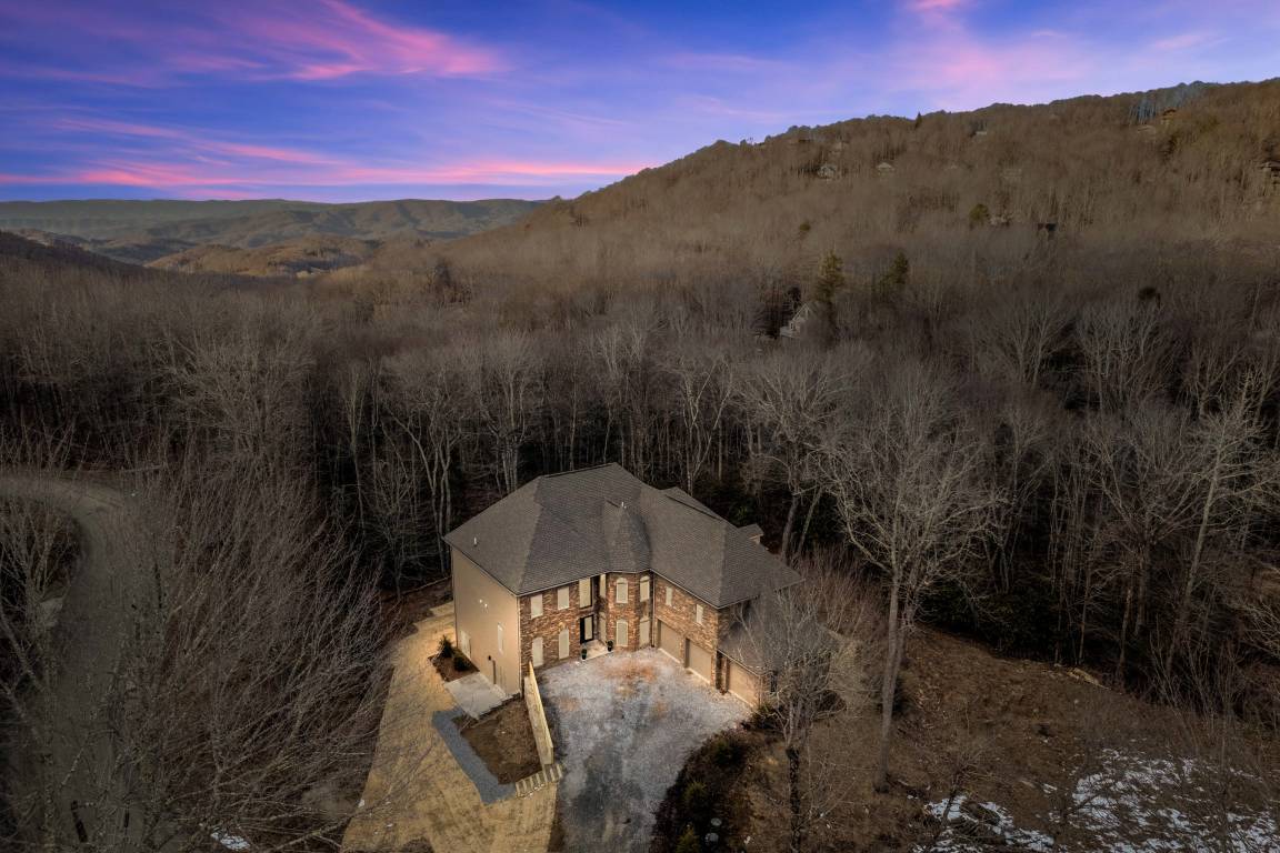 743 M² House ∙ 9 Bedrooms ∙ 20 Guests - Beech Mountain, NC